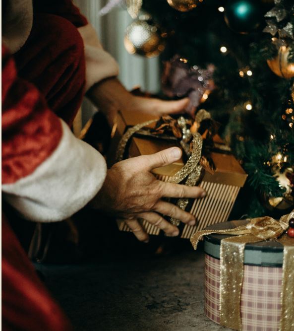 Дедо Мраз на пат низ светот: Следете во живо каде дели подароци
