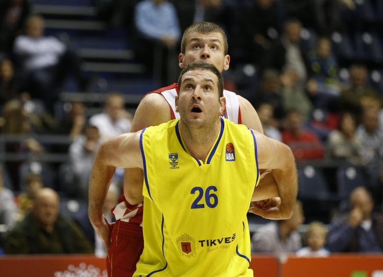 Остави длабока трага во мак-кошарката, а сега луѓето бегаат од него ...